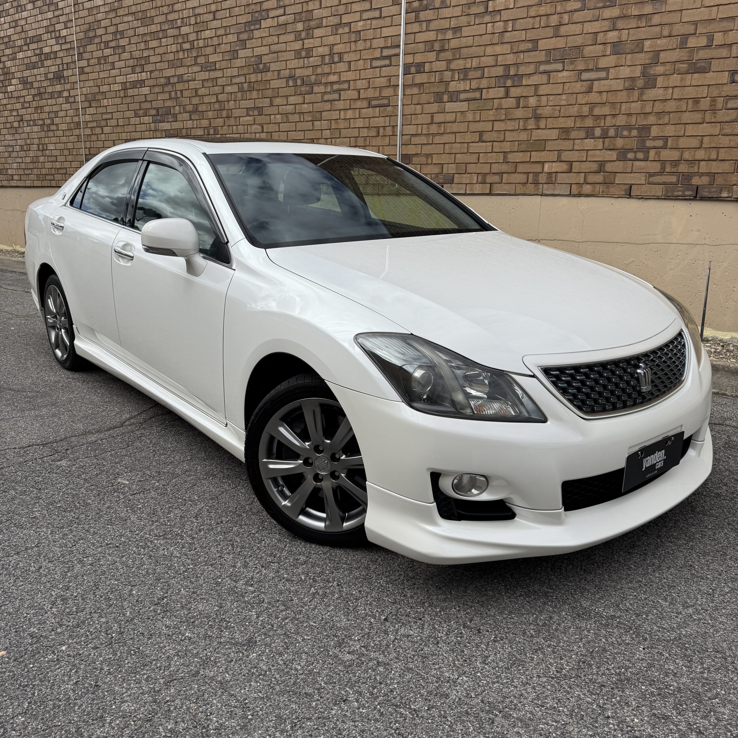 Toyota Crown Athlete GRS204 G Package – Yanden Cars Adelaide